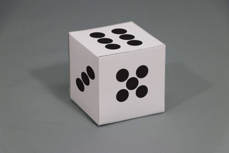 ¿Cómo hacer un dado con una hoja de papel? | Cara o Cruz